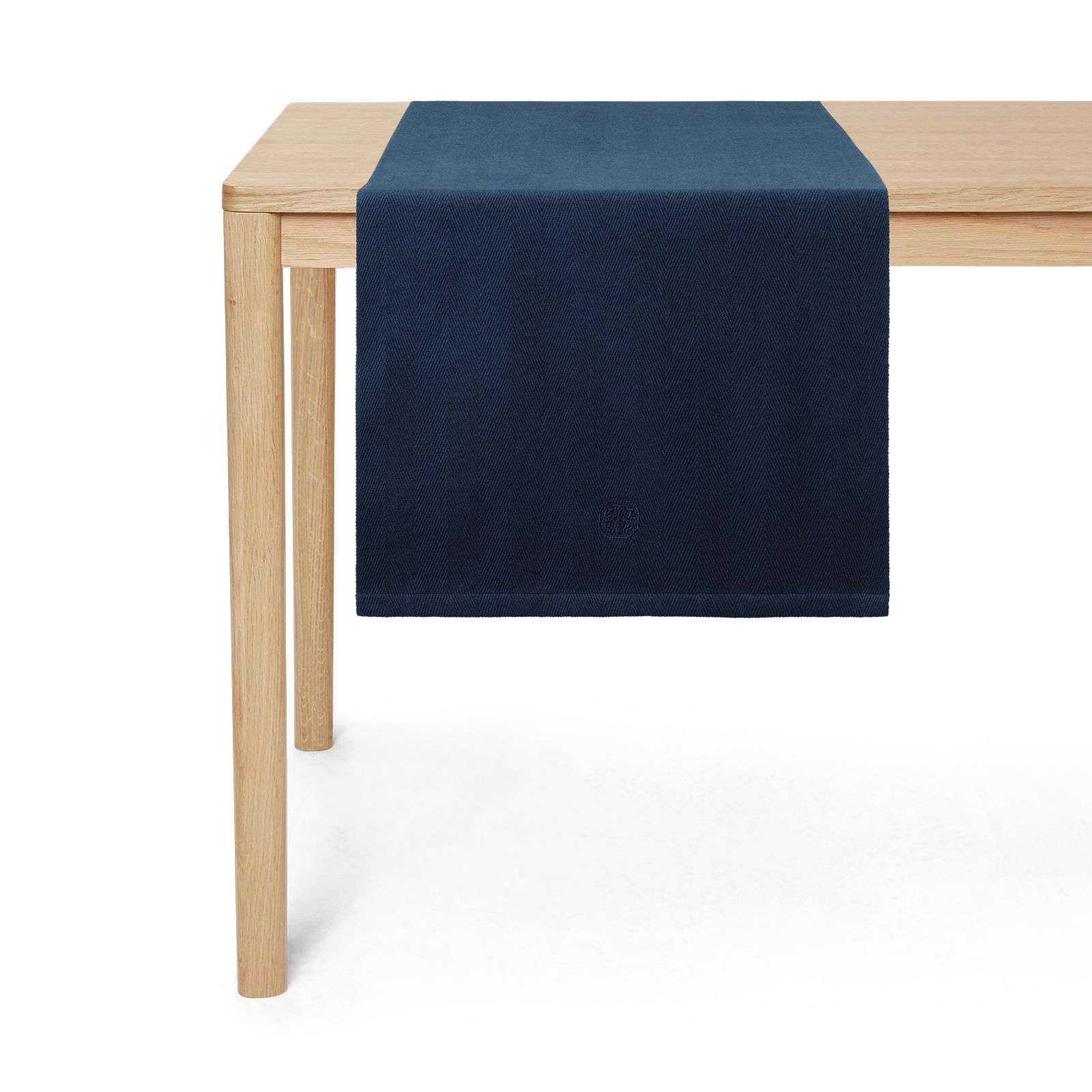 Table runner in dark blue with elegant herringbone pattern
